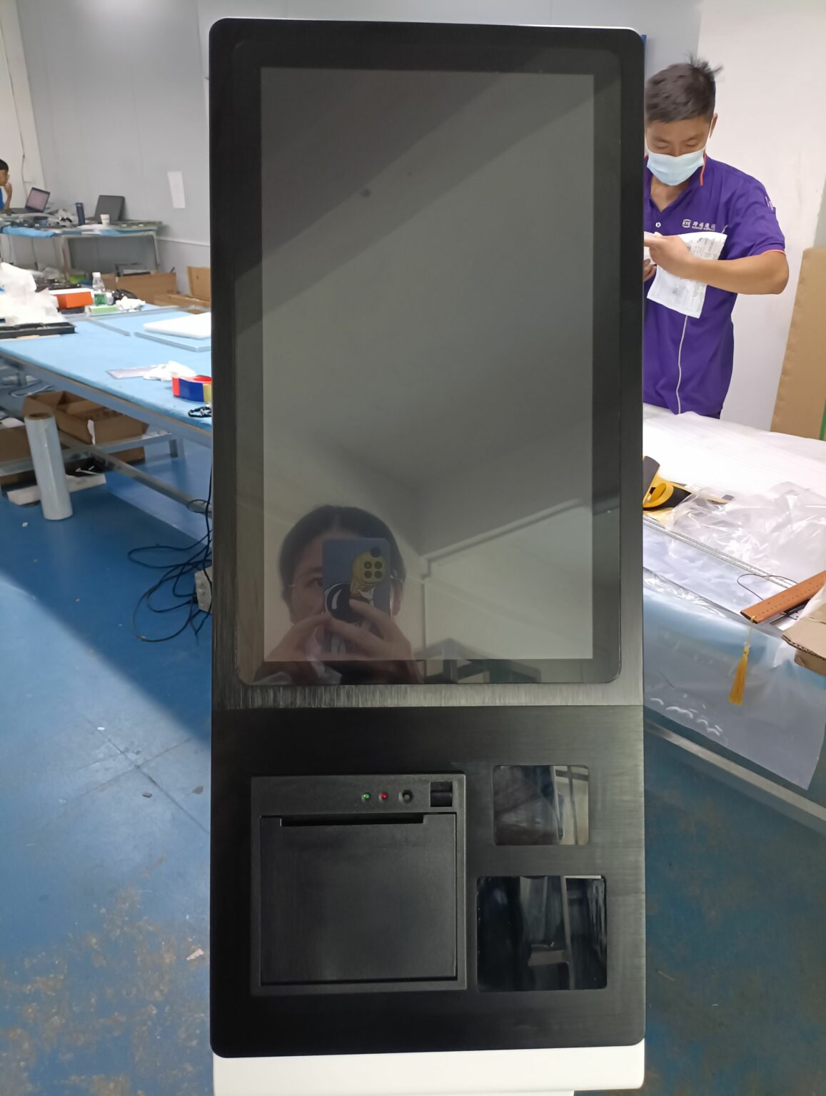 15.6" Self-service queuing Kiosk Floor Stand - TouchWo