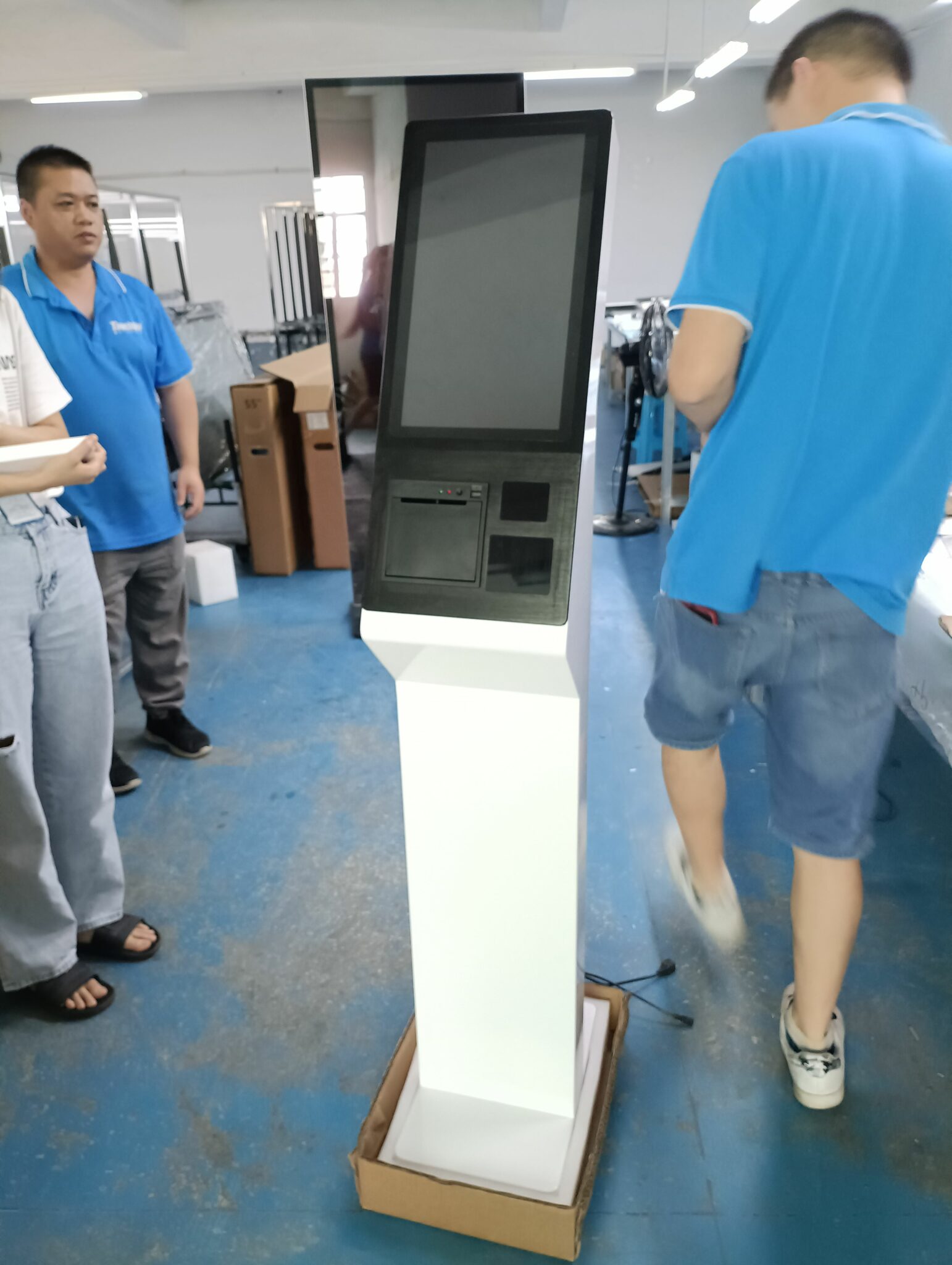 15.6" Self-service queuing Kiosk Floor Stand - TouchWo