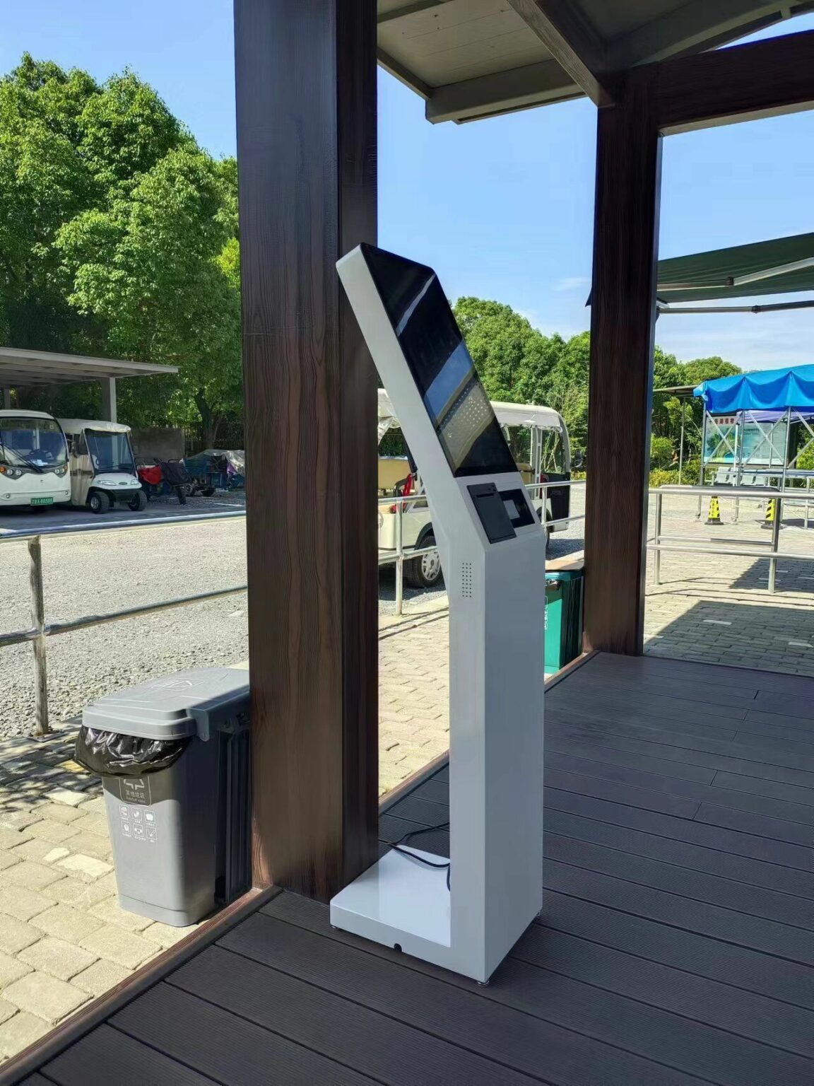 15.6" Self-service queuing Kiosk Floor Stand - TouchWo